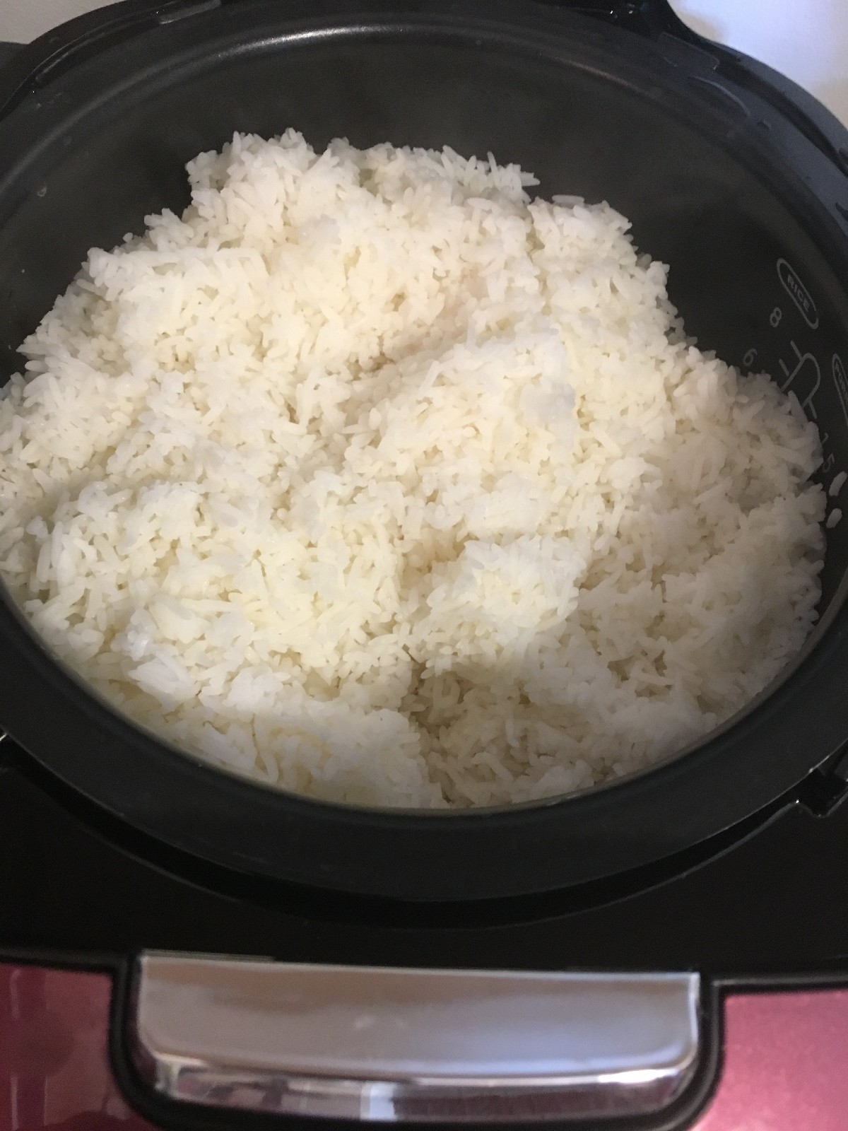 How to Cook Plain White Rice Using Rice Cooker